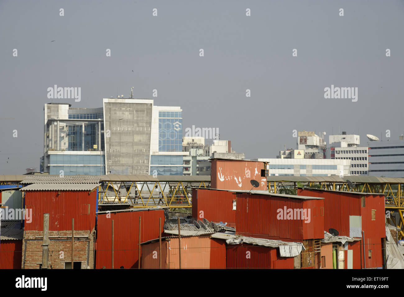 Mumbai slum buildings hi-res stock photography and images - Alamy