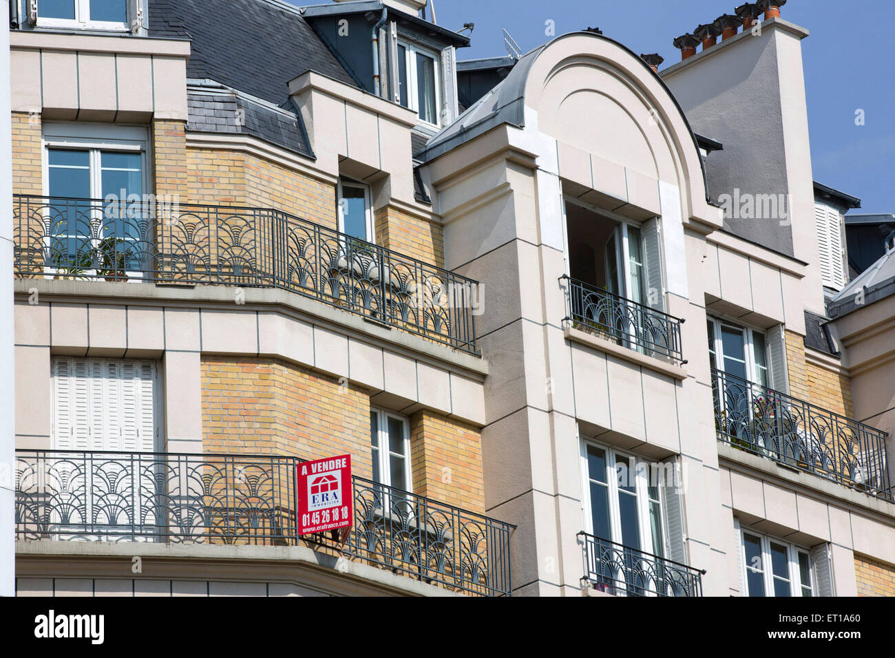 Real paris hi-res stock photography and images - Alamy