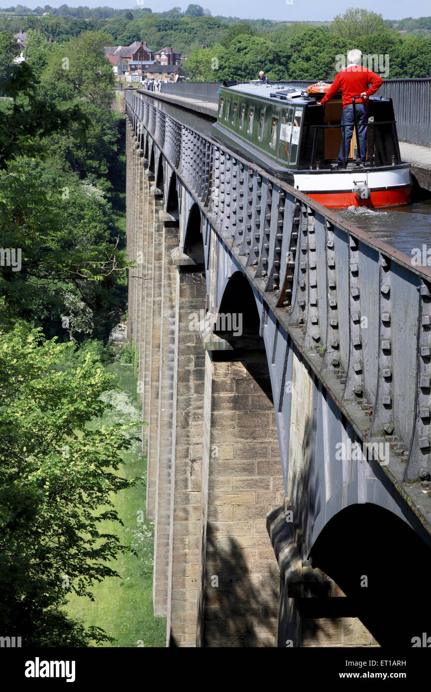 Pontcysyllte Aqueduct which carries the Llangollen Canal over the river ...