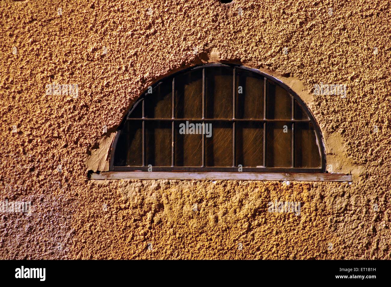 Round window hi-res stock photography and images - Alamy