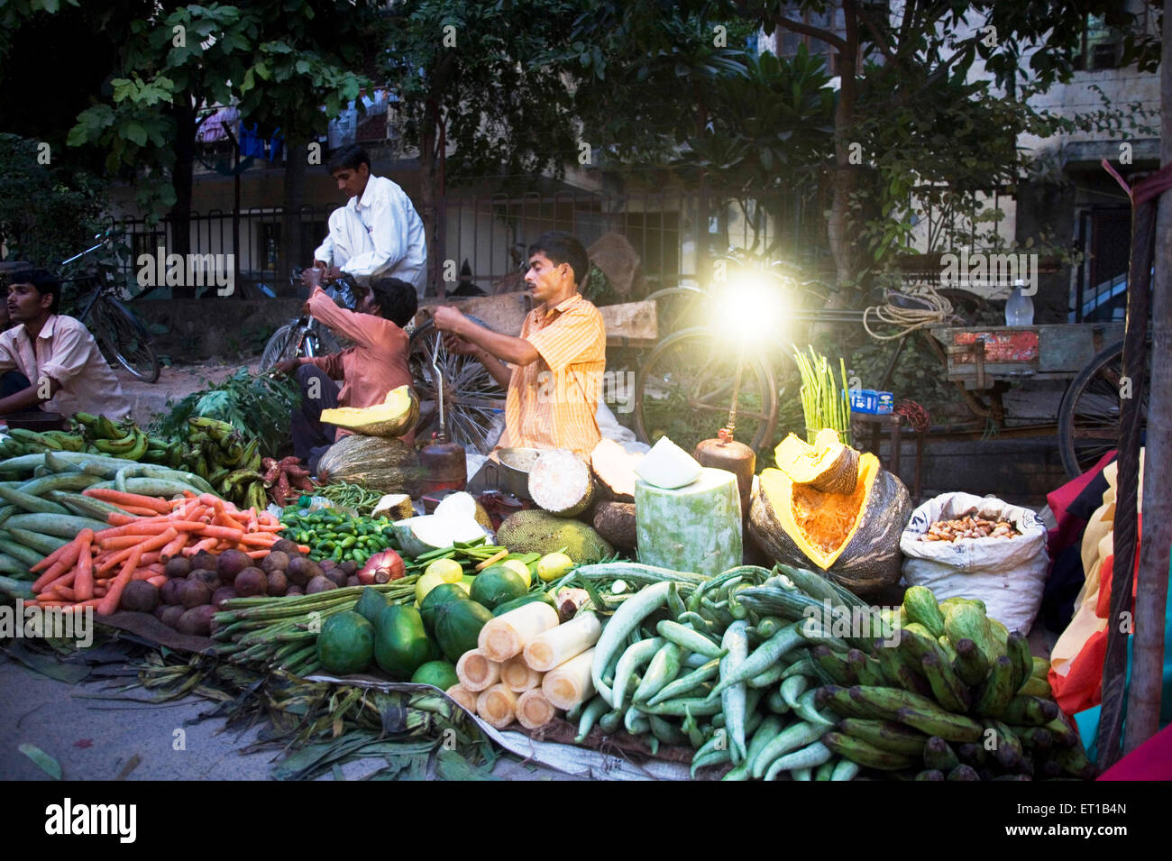 Vegetable vendor hi-res stock photography and images - Alamy