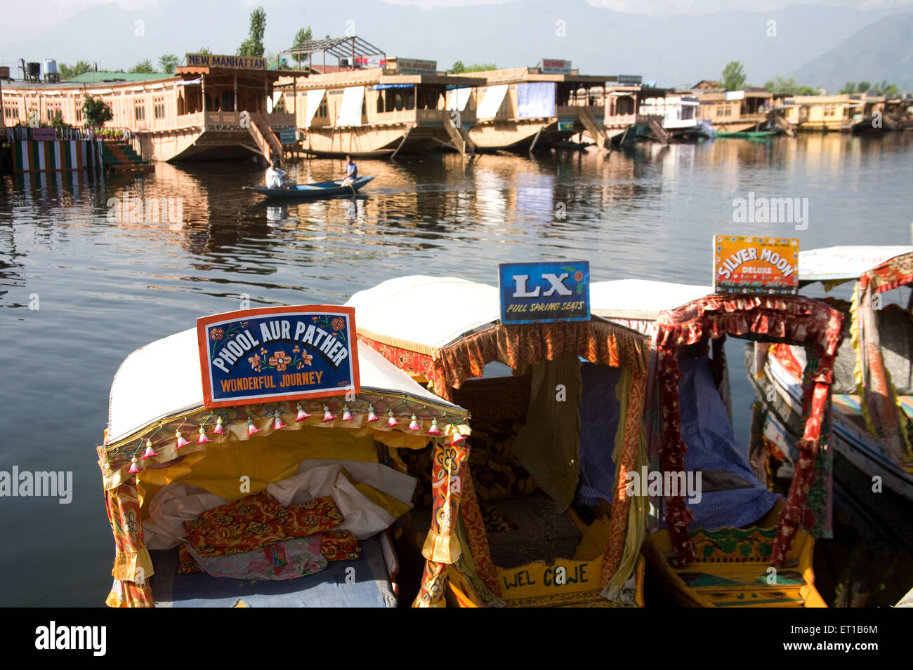 Shikaras Boats High Resolution Stock Photography and Images - Alamy