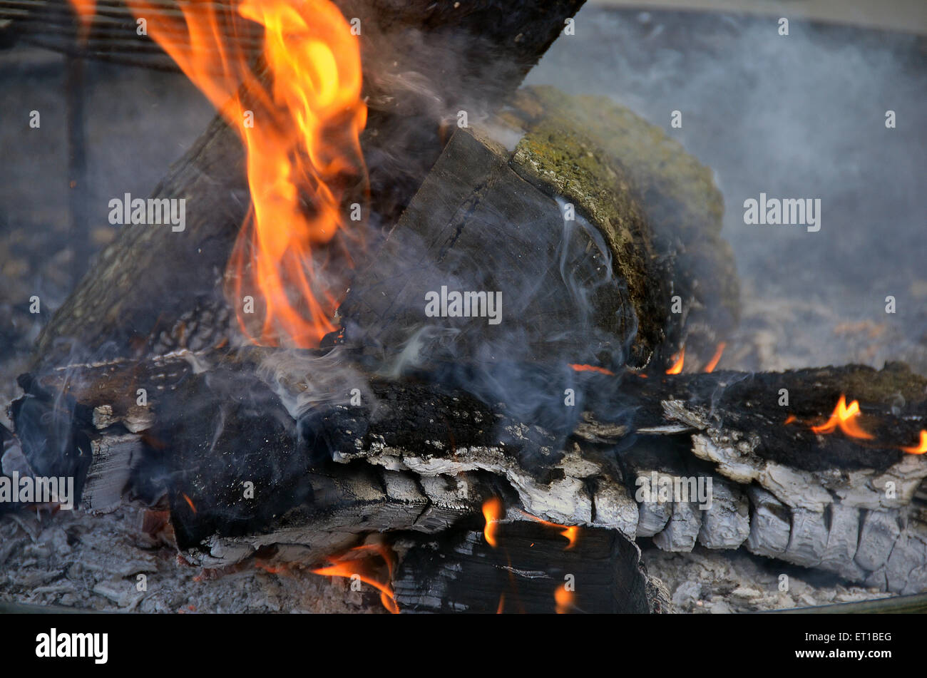 Bonfire fire heat hot hi-res stock photography and images - Alamy