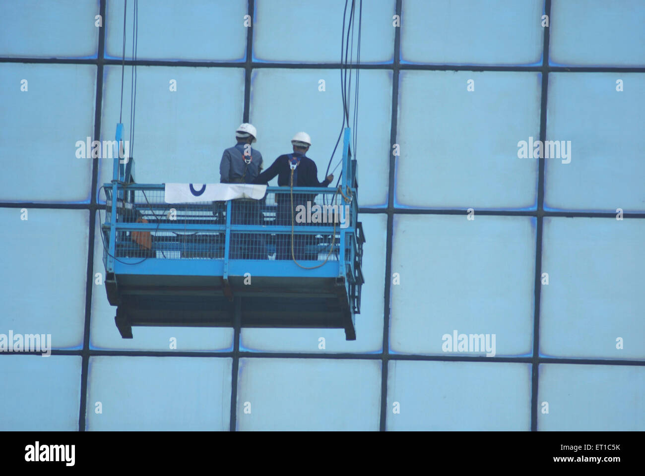 Window Cleaner Cleaning Windows High Resolution Stock Photography and ...