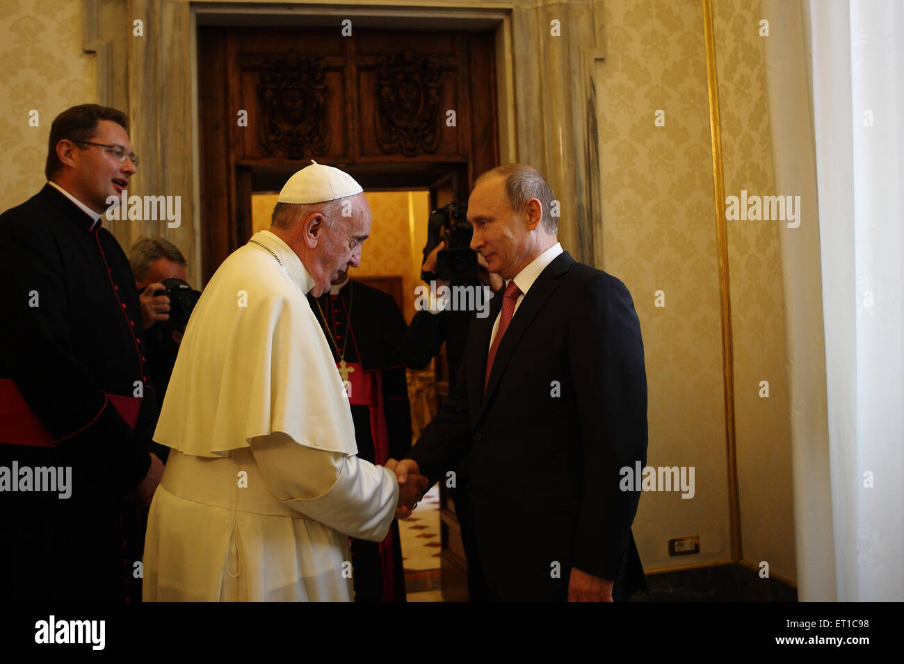 Russian president vladimir putin papa francesco hi-res stock ...