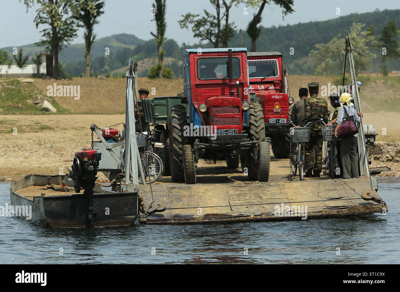 Pontoon on tractor hi-res stock photography and images - Alamy