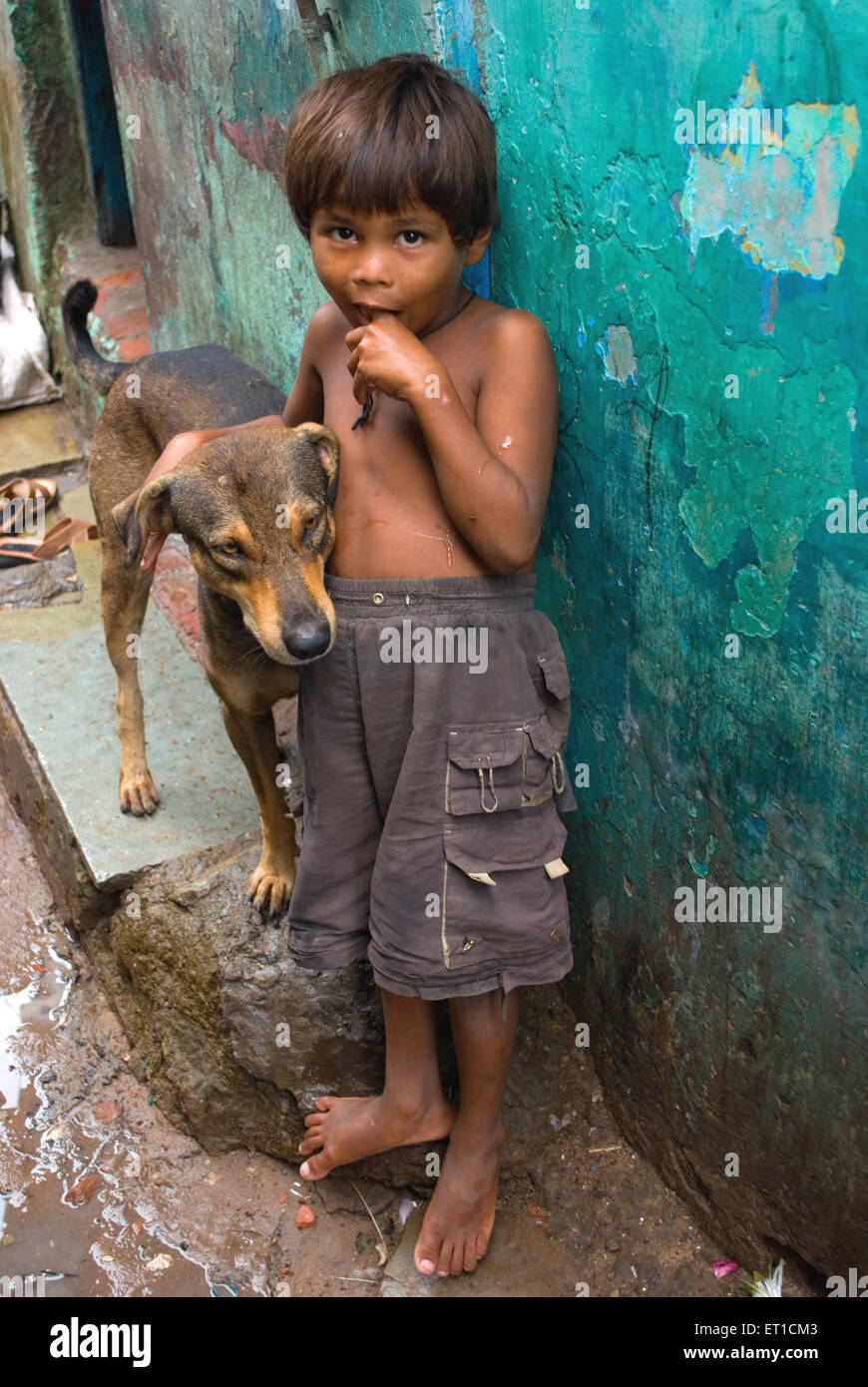 India slum dogs hi-res stock photography and images - Alamy