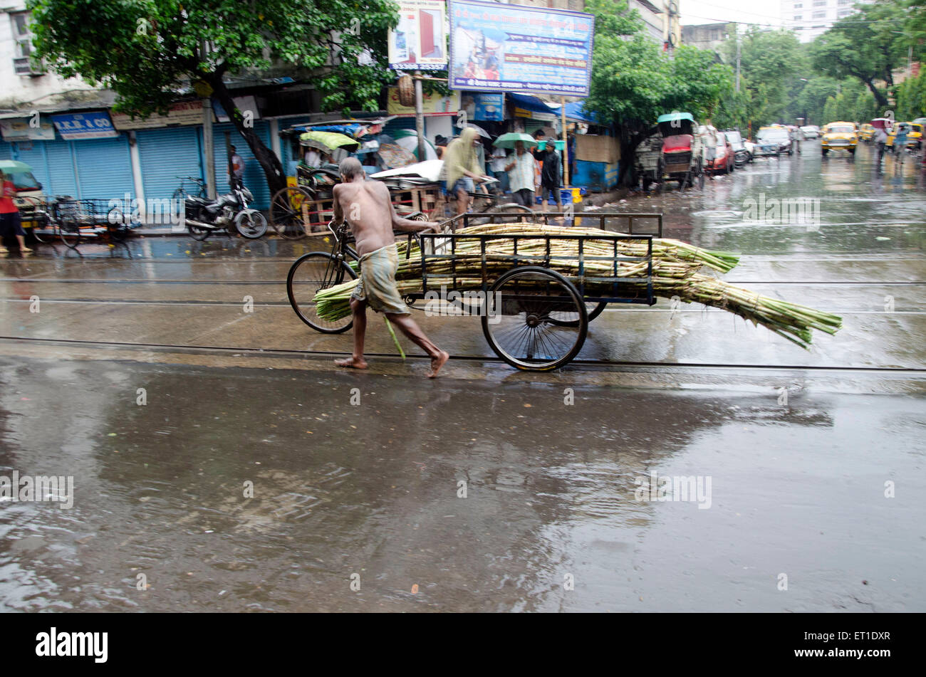 Group of men in the street hi-res stock photography and images - Alamy