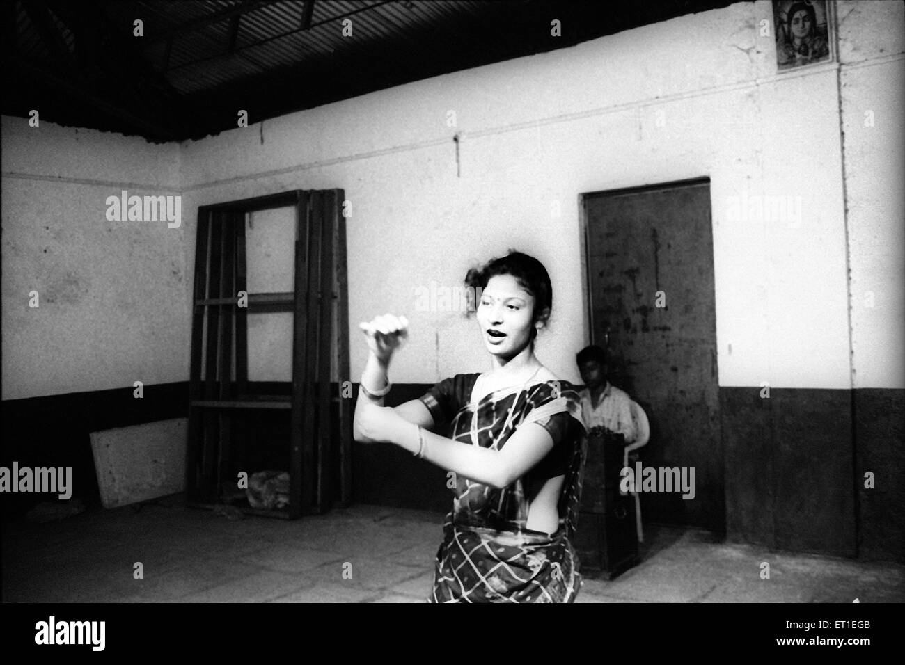 Lavani artist ; traditional dance form ; Modnib ; Maharashtra ; India ...