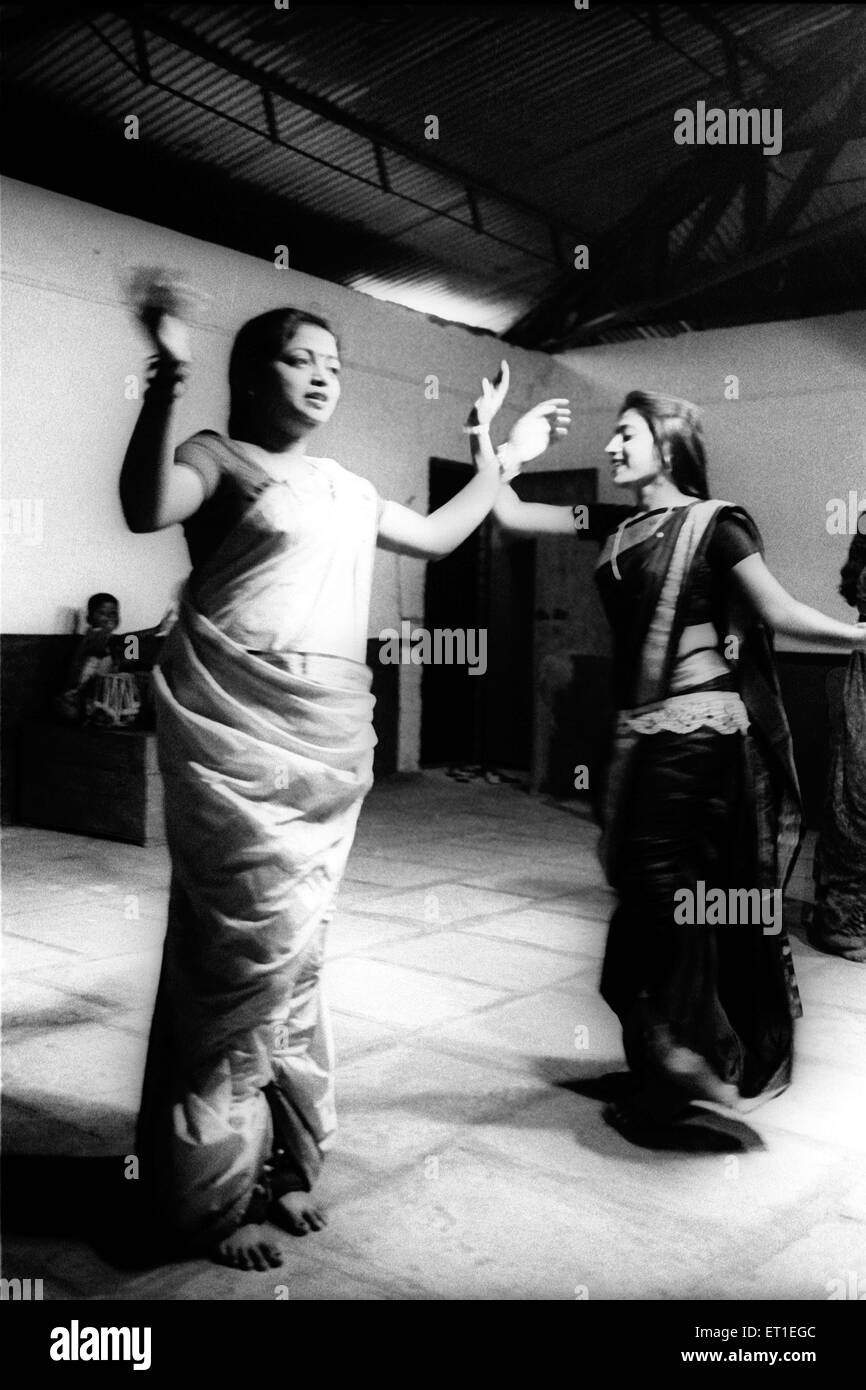 Lavani artist ; traditional dance form ; Modnib ; Maharashtra ; India ...