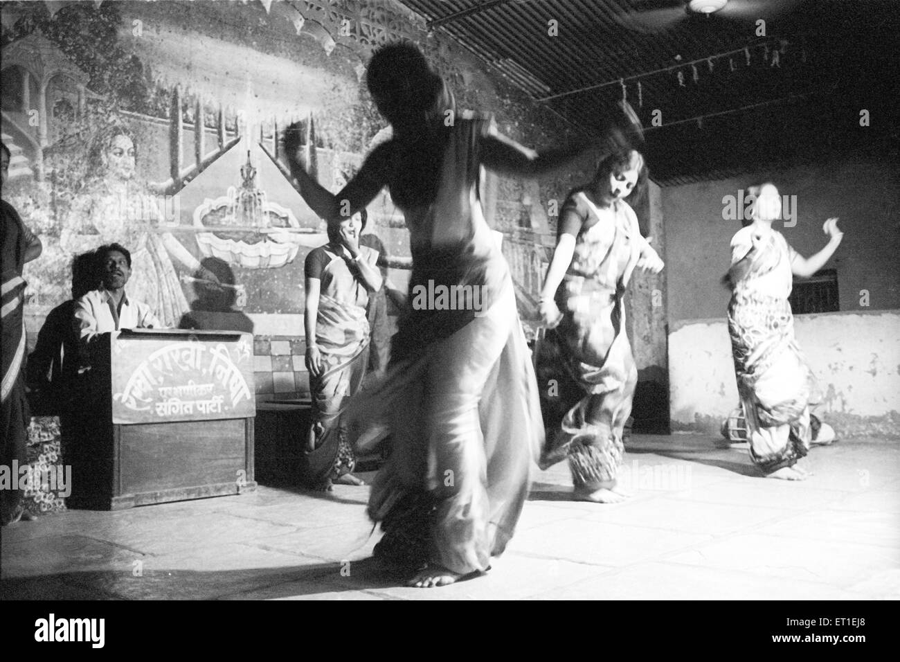 Lavani artist ; traditional dance form ; Modnib ; Maharashtra ; India ...