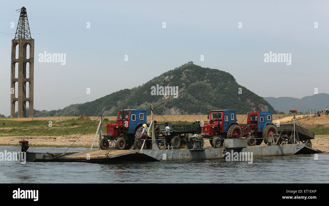 Pontoon on tractor hi-res stock photography and images - Alamy