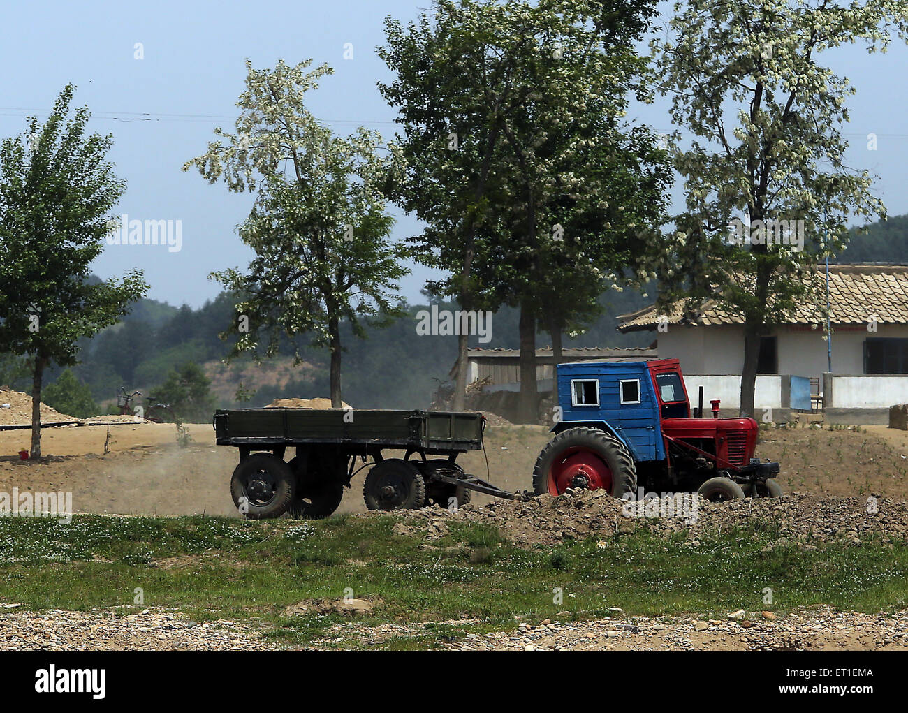 Pontoon on tractor hi-res stock photography and images - Alamy