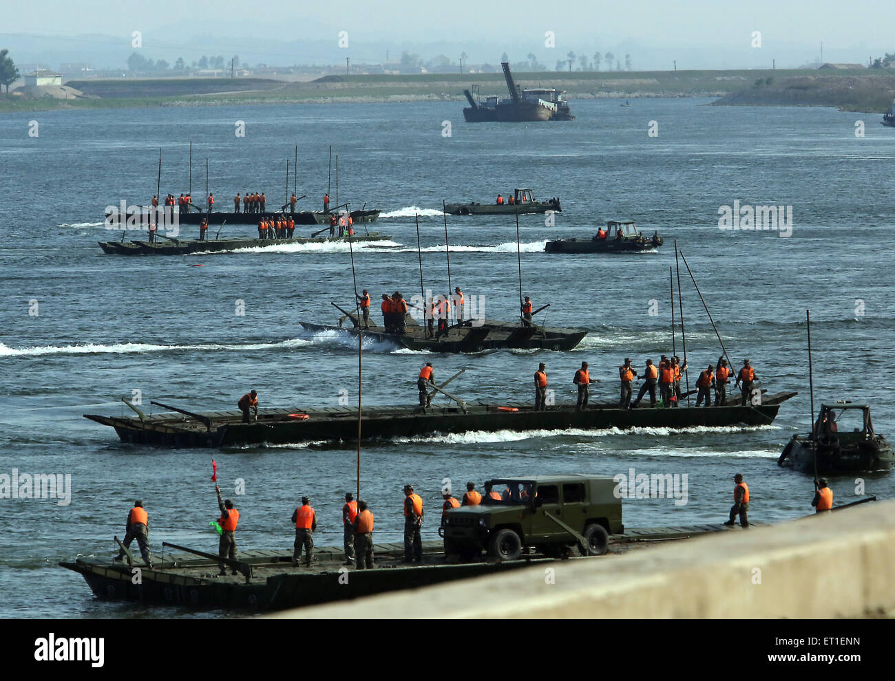 Dandong, LIAONNG PROVINCE, CHINA. 30th May, 2015. Chinese soldiers ...