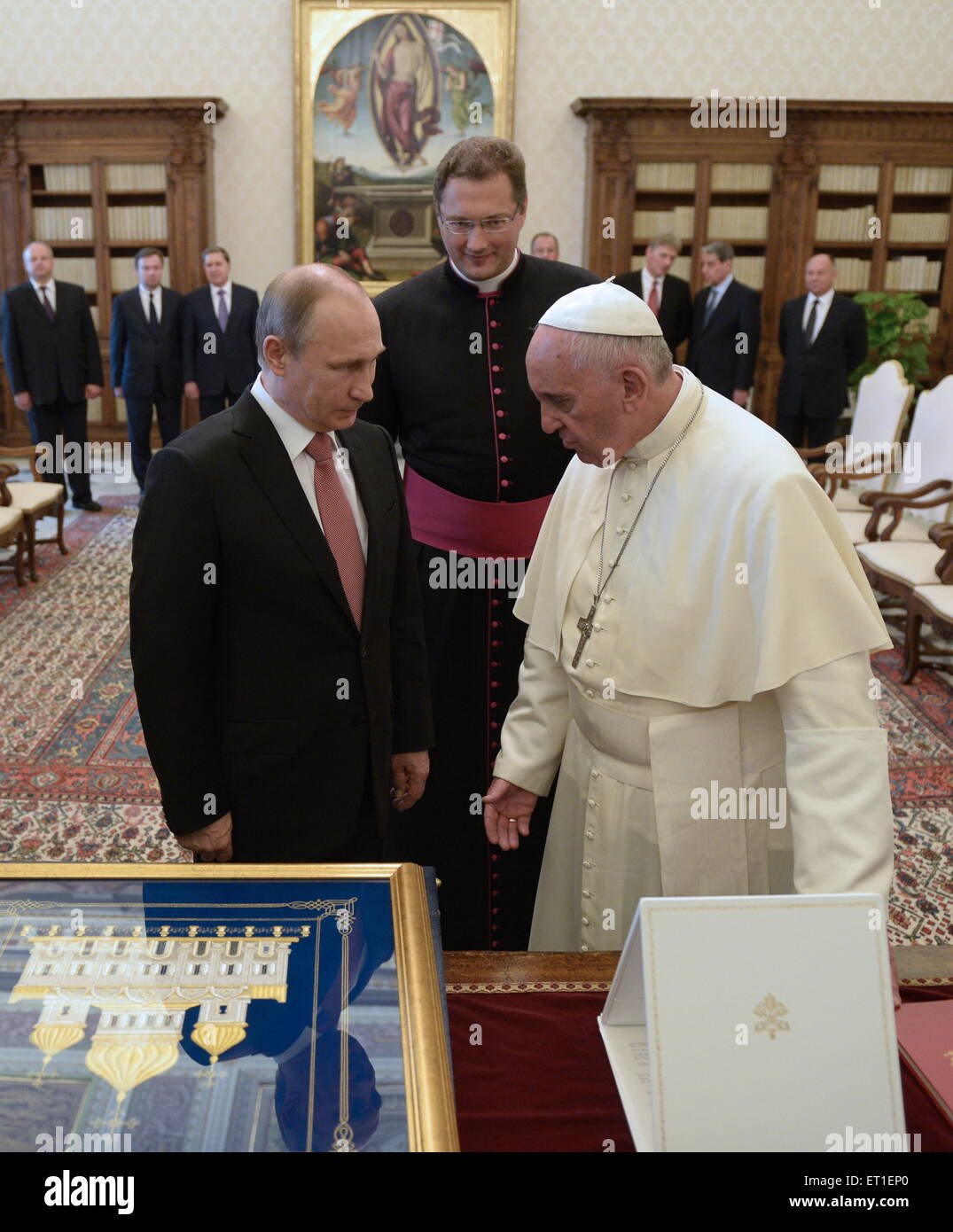 Vladimir Putin Pope Francis High Resolution Stock Photography and ...