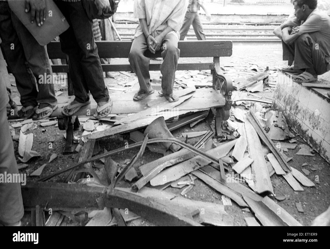 Platform bombay people railway Black and White Stock Photos & Images ...