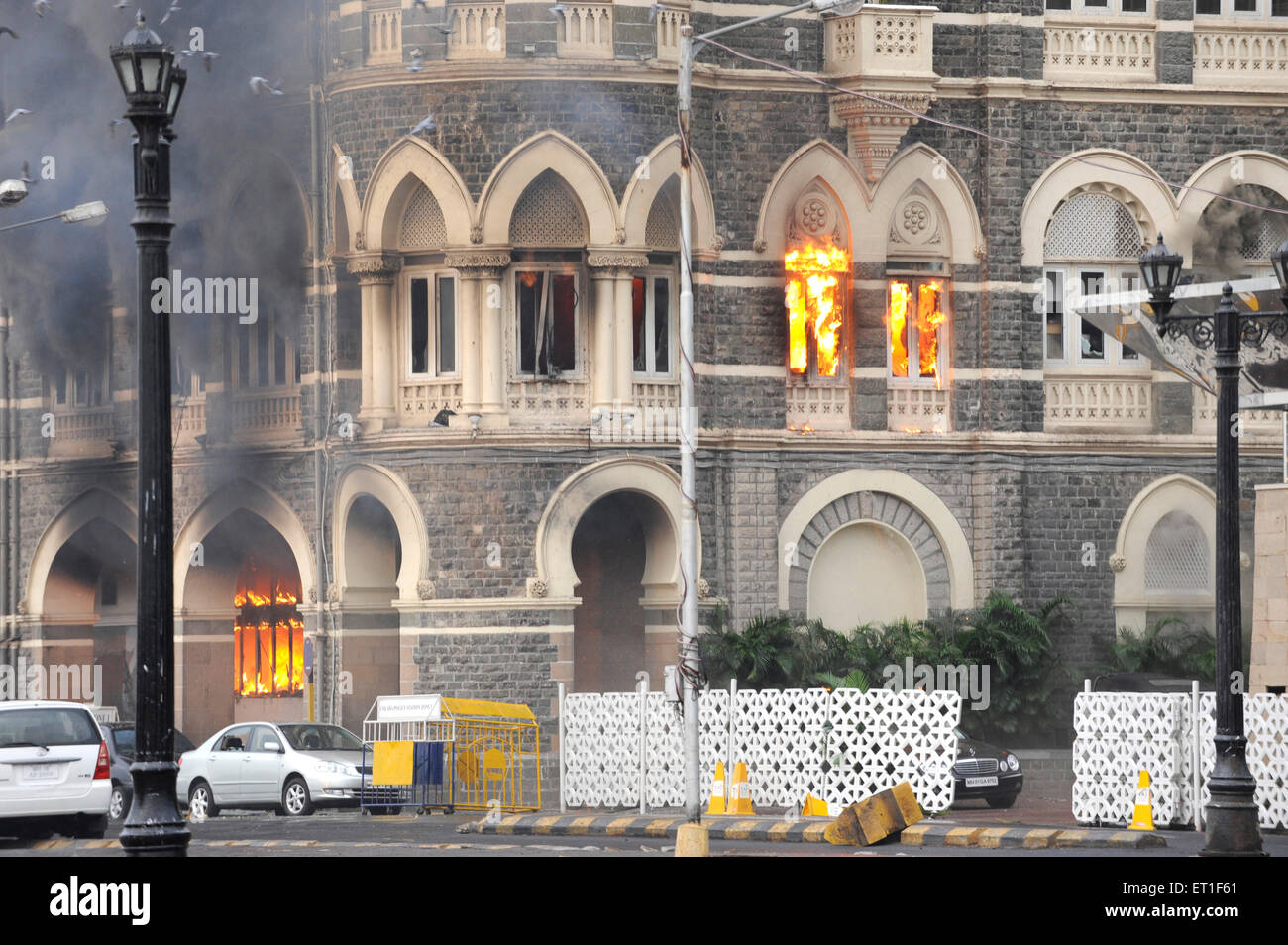 Taj mahal hotel burning 2008 hi-res stock photography and images - Alamy