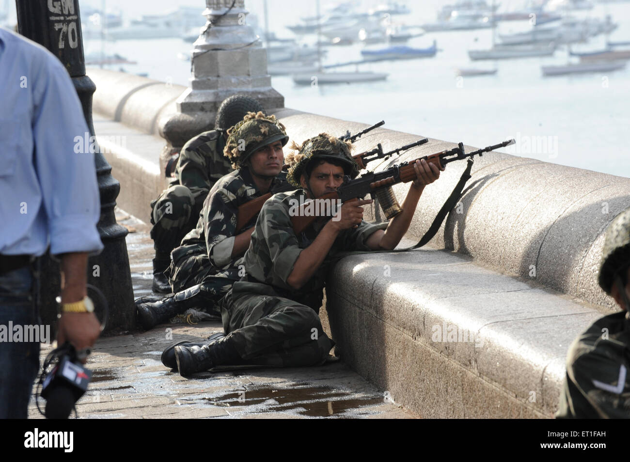 Army deputed at Gate way of India after Terrorist attack by Deccan ...