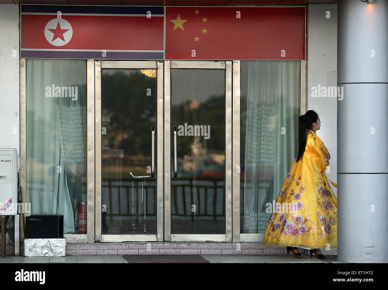 Restaurant hostess and customers hi-res stock photography and images ...
