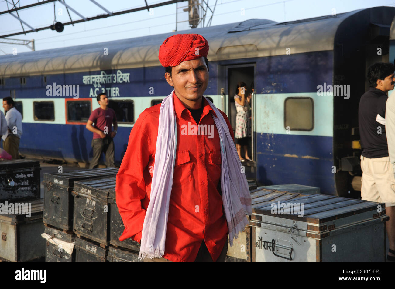 Indian railway station porter hi-res stock photography and images - Alamy