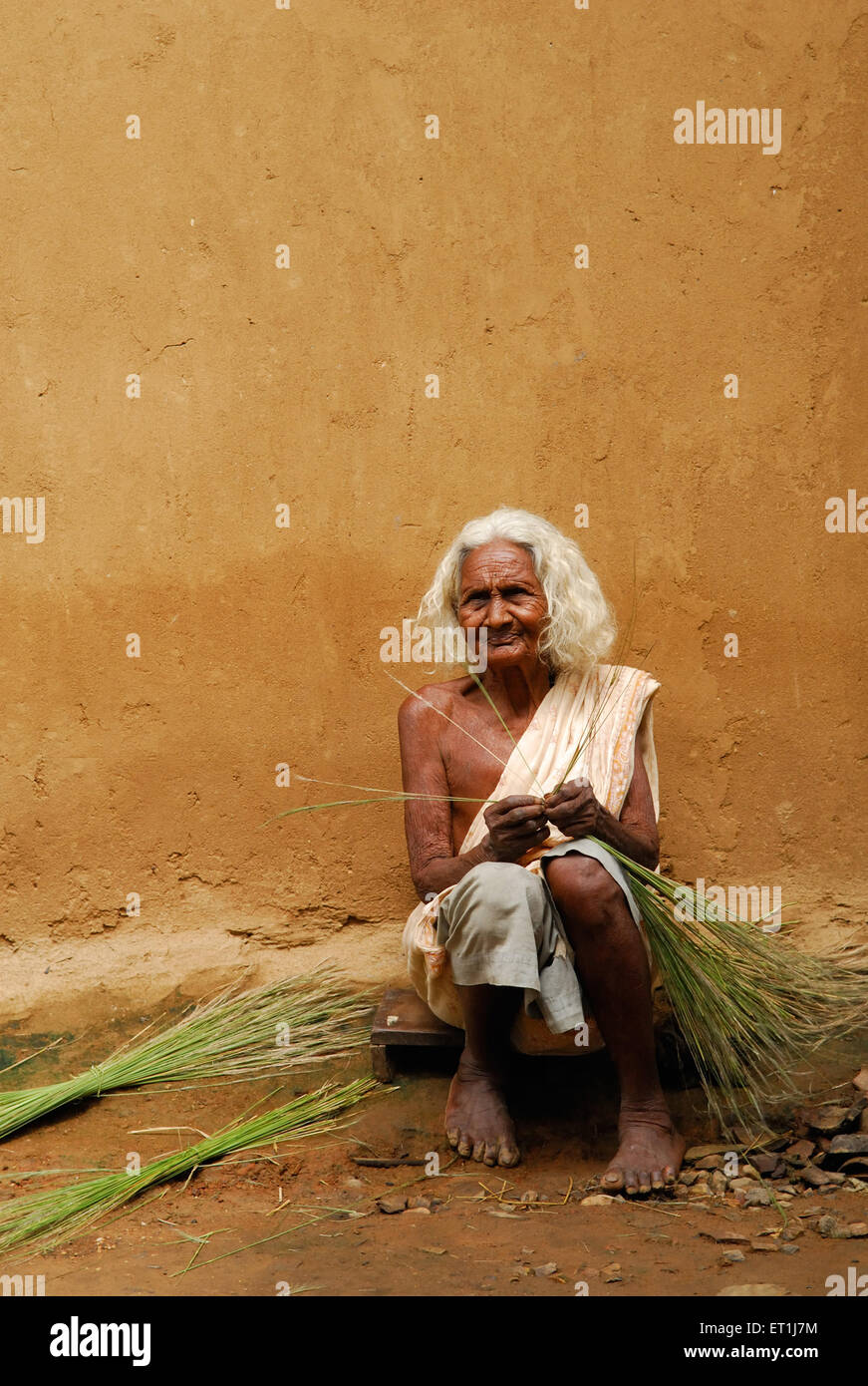 woman weaving, Ho tribe, tribal people, Chakradharpur, West Singhbhum ...