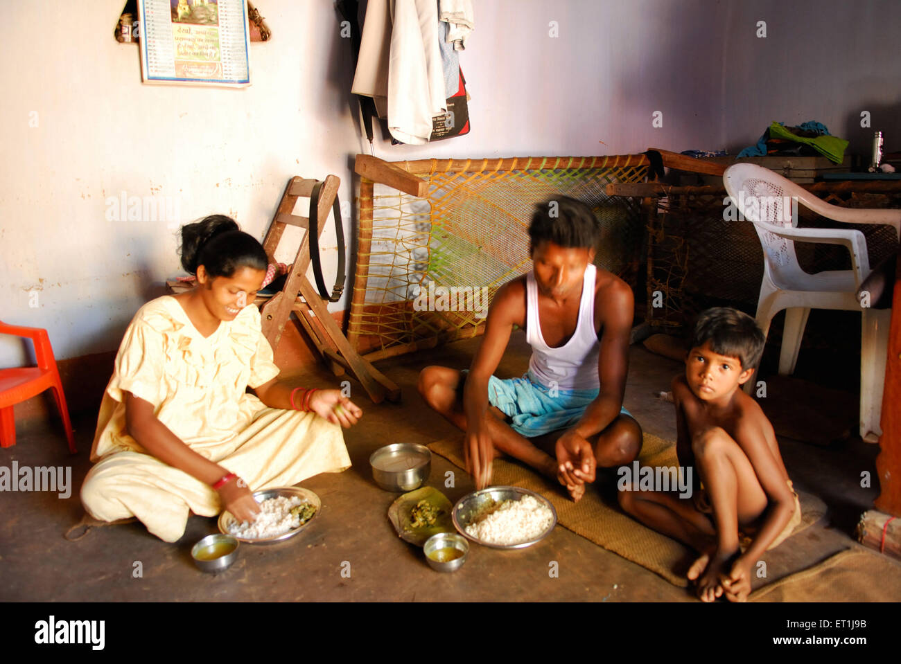 Ho tribes family eating food ; Chakradharpur ; Jharkhand ; India NO MR ...