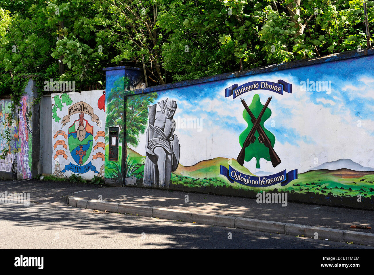 Pro IRA graffiti on a wall in the Brandywell area of Londonderry (Derry ...