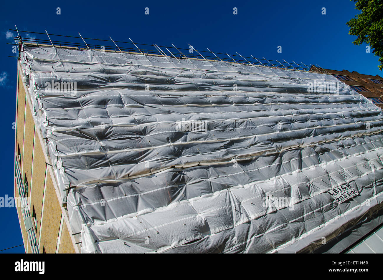 Scaffolding sheeting hi-res stock photography and images - Alamy
