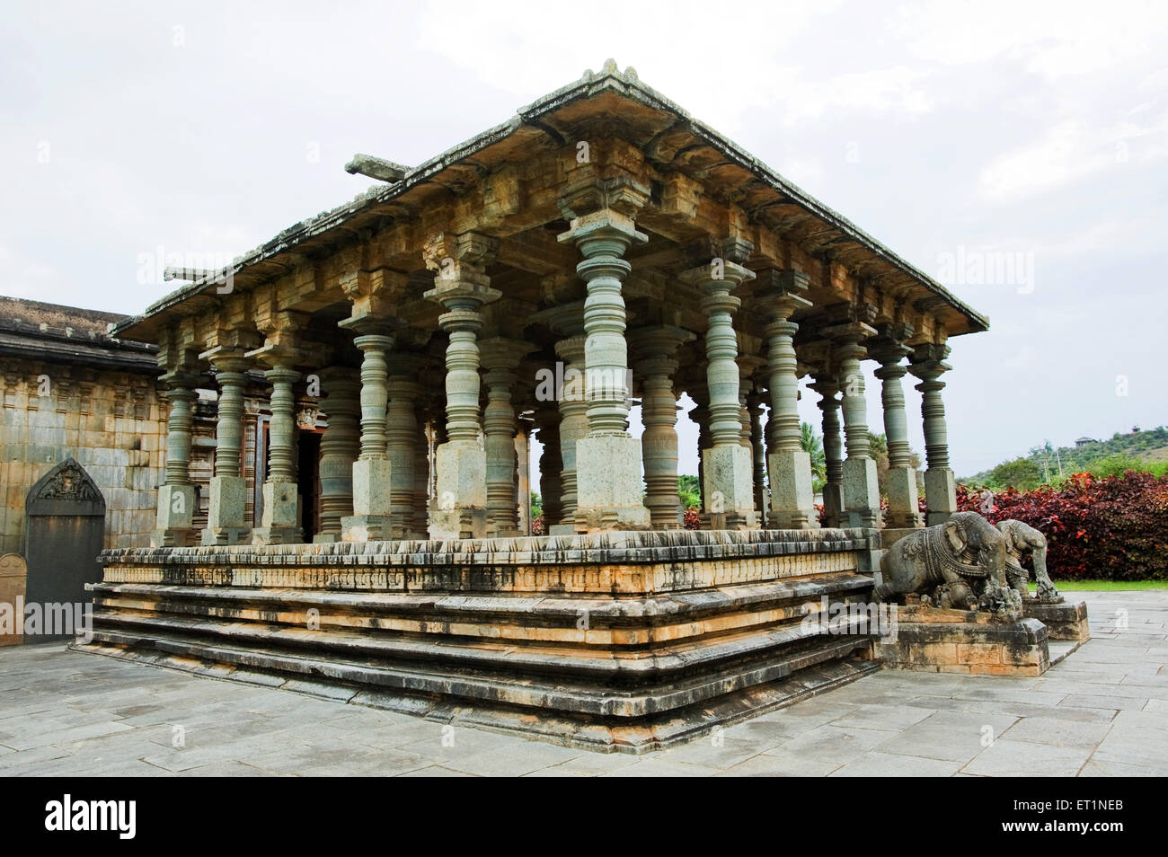 Halebid temple hi-res stock photography and images - Alamy