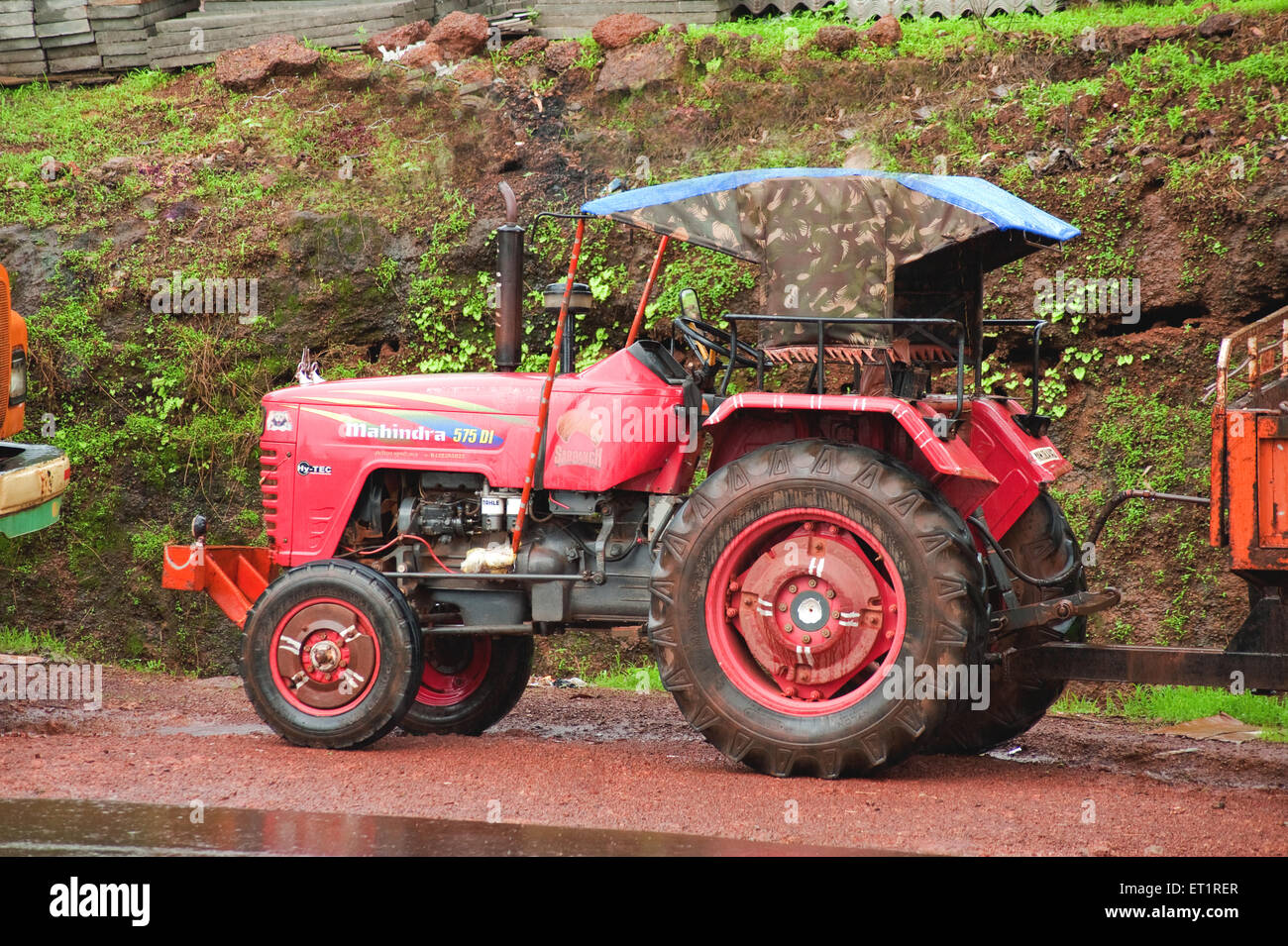 Indian tractor empty hi-res stock photography and images - Alamy