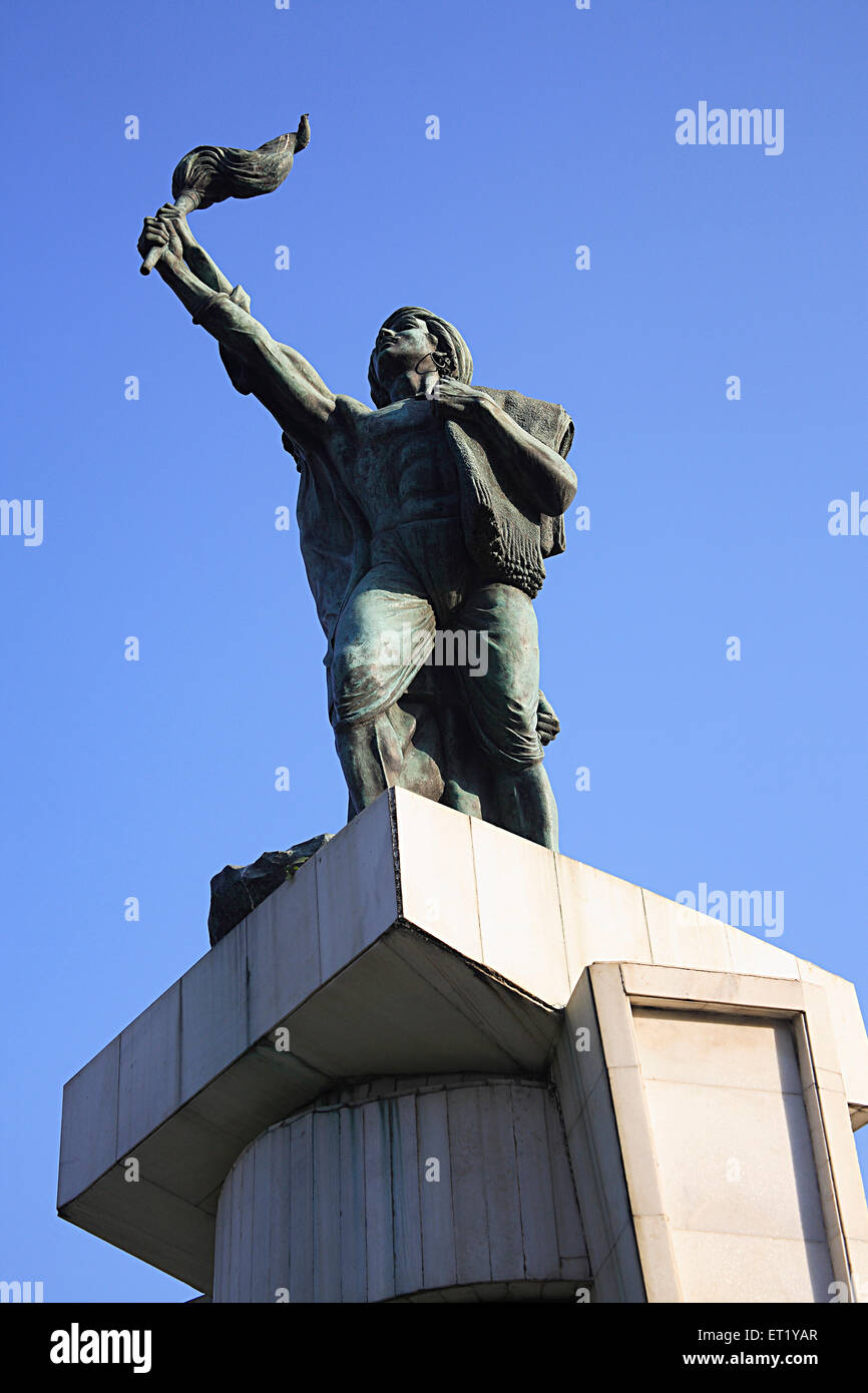 Hutatma memorial ; Hutatma Chowk ; Martyr statue ; Martyrs Square ...