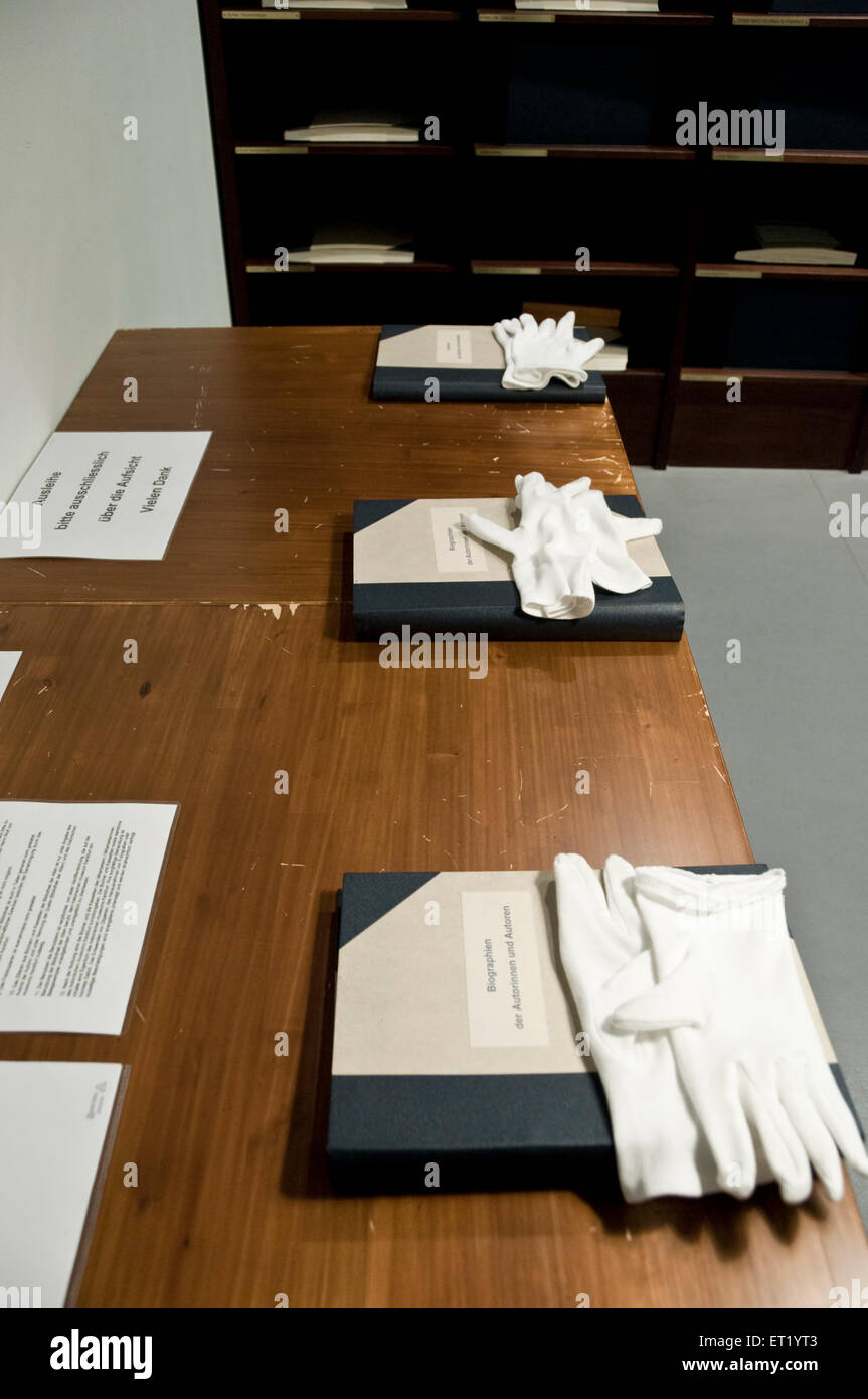 Rare book gloves hi-res stock photography and images - Alamy
