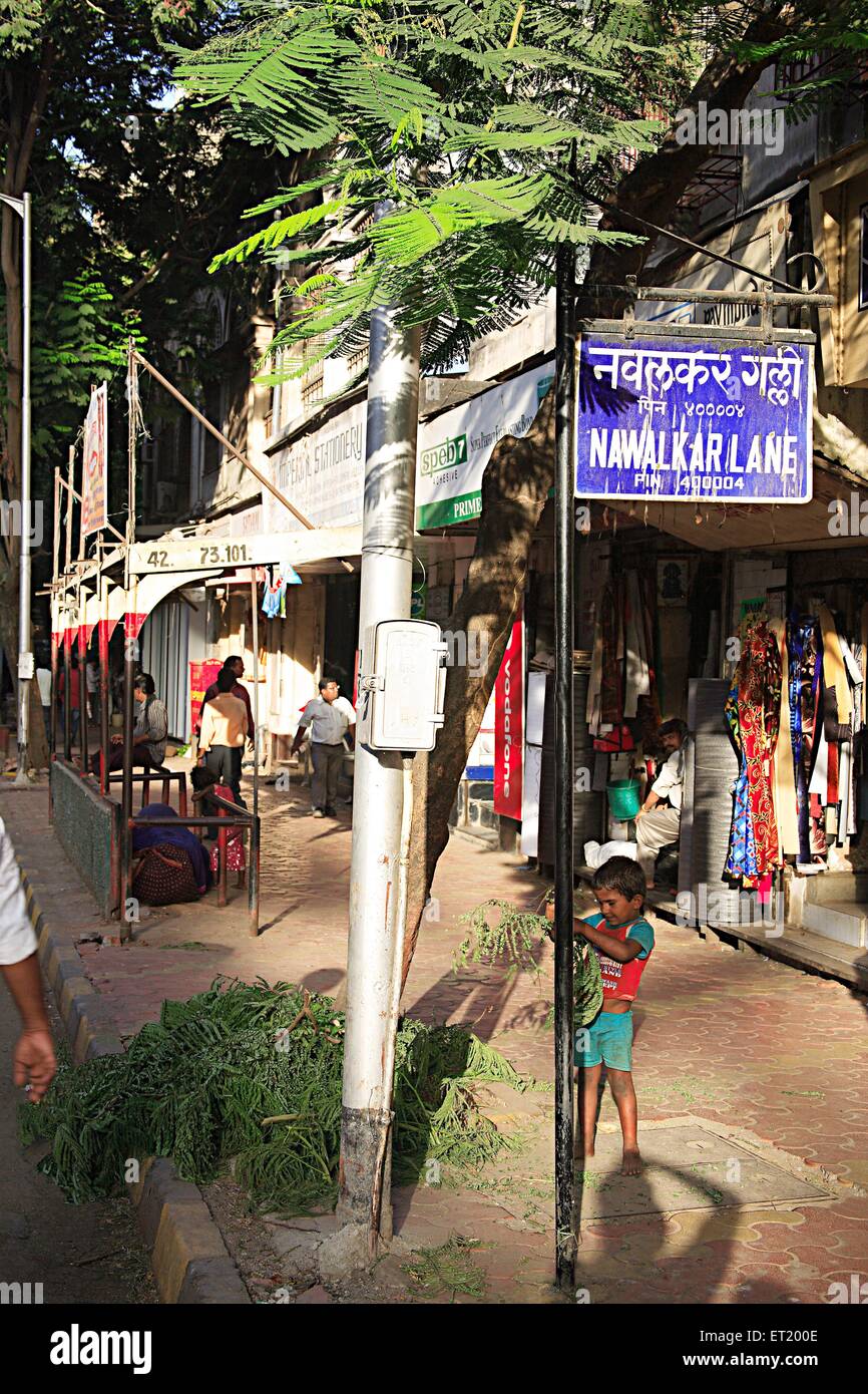 Mumbai bus stop hi-res stock photography and images - Alamy