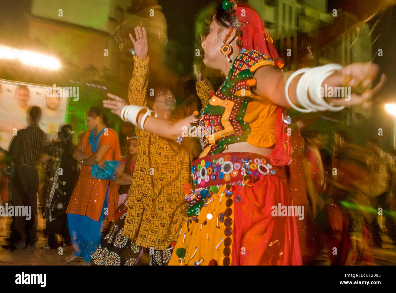 Traditional indian dance man and woman hi-res stock photography and ...