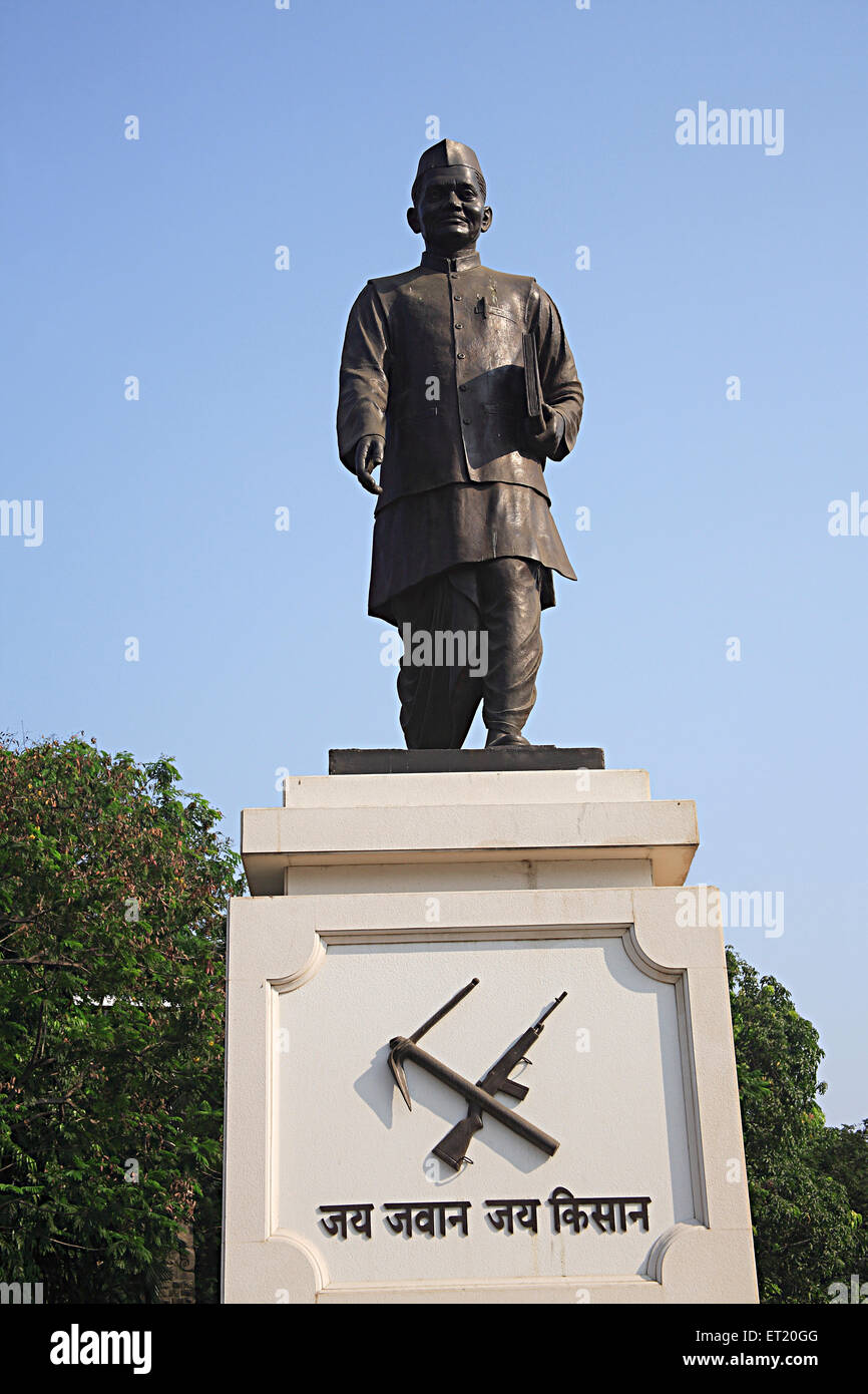 Lal Bahadur Shastri ; bronze statue ; Indian statesman ; Prime Minister ...