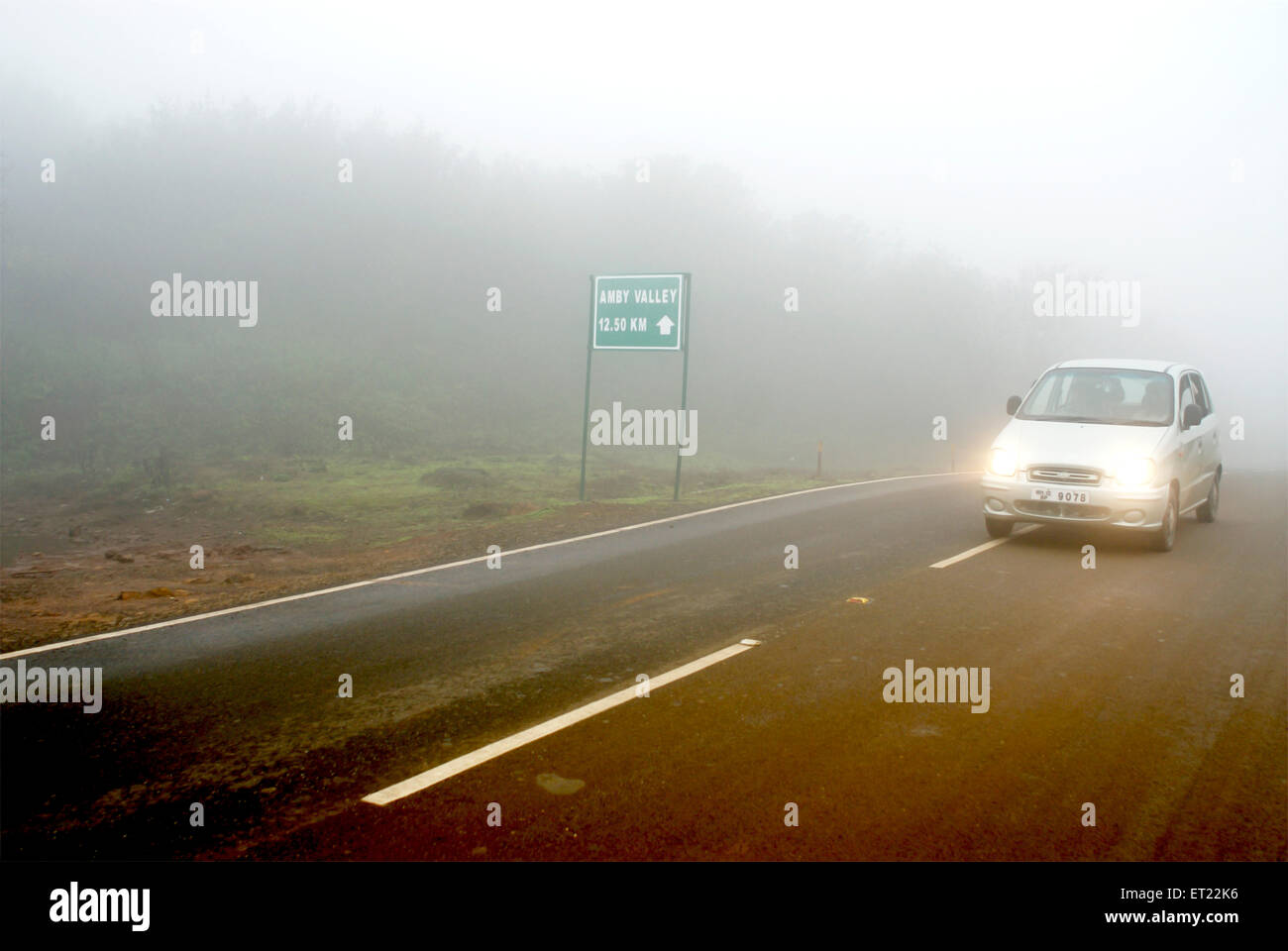 Cars passing sign High Resolution Stock Photography and Images - Alamy