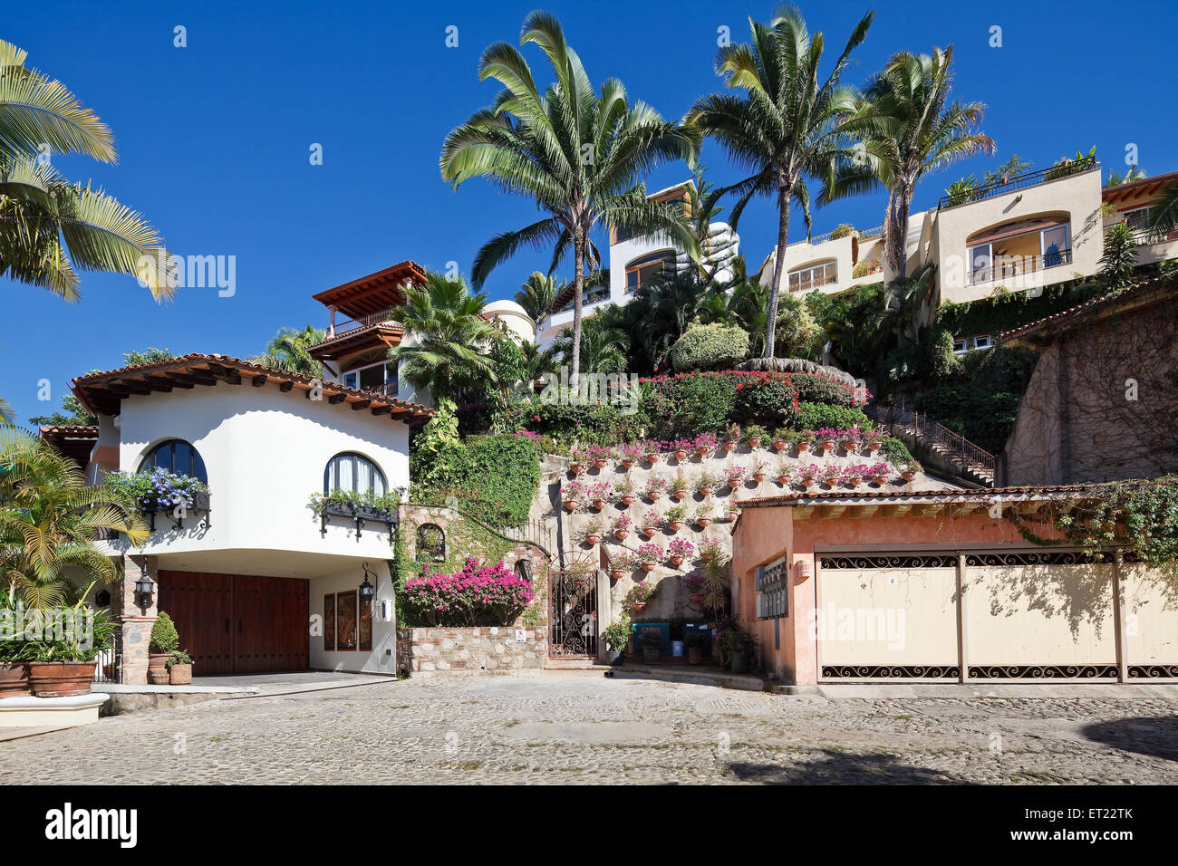 Elements of traditional and modern mexican architecture, Puerto ...