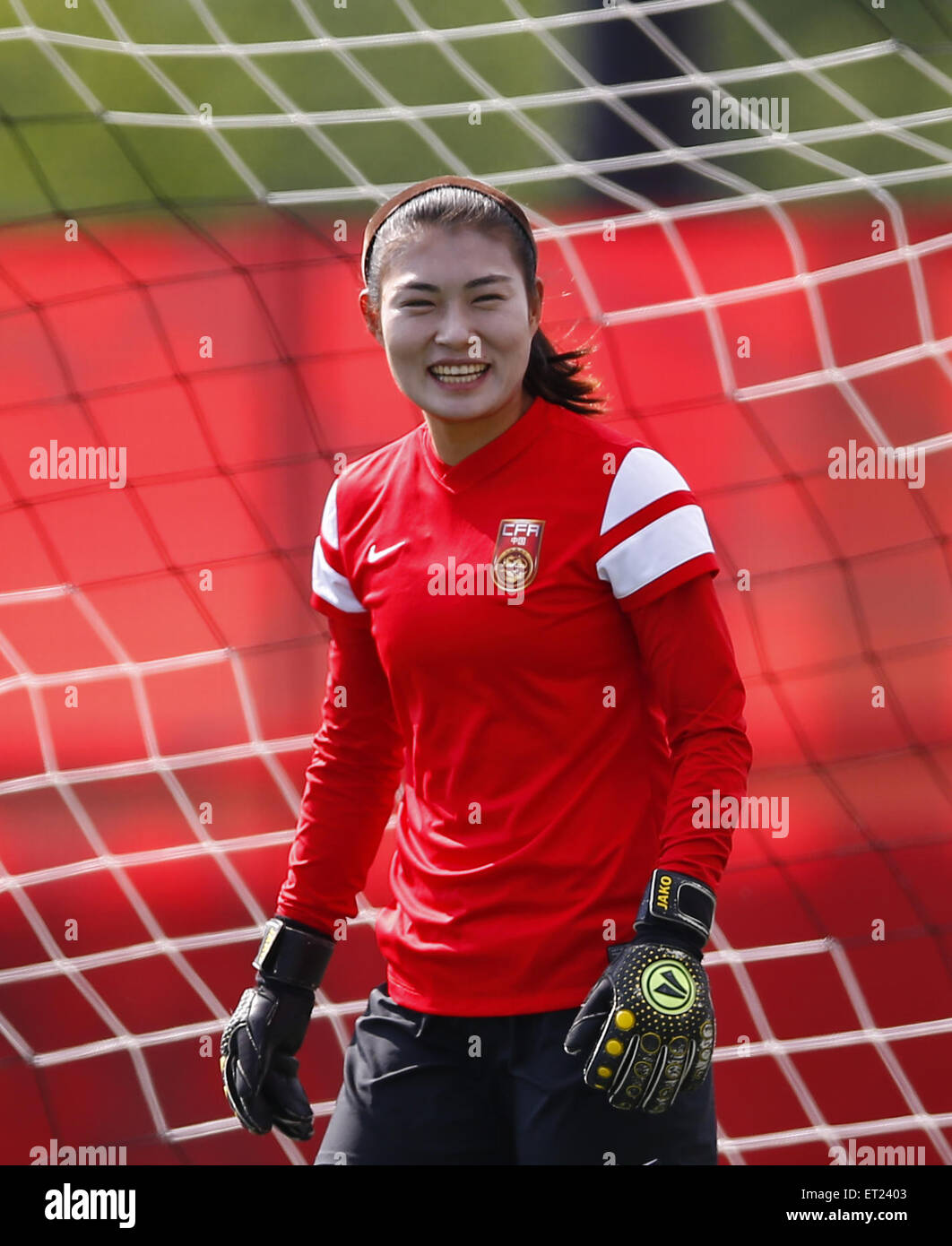 Chinese national soccer team goalkeeper hi-res stock photography and ...
