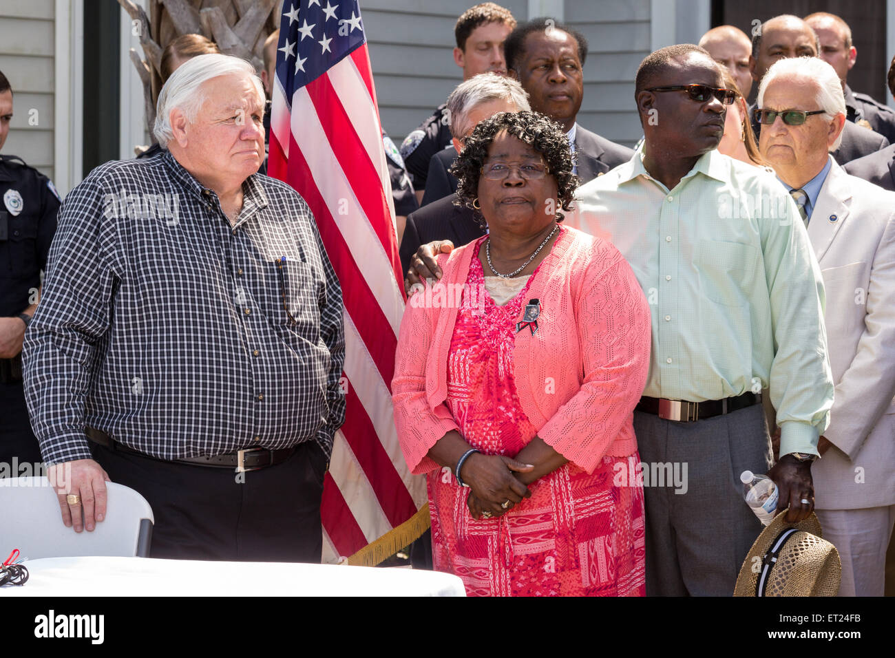 North Charleston Mayor Keith Summey stands with Judy Scott, mother of ...