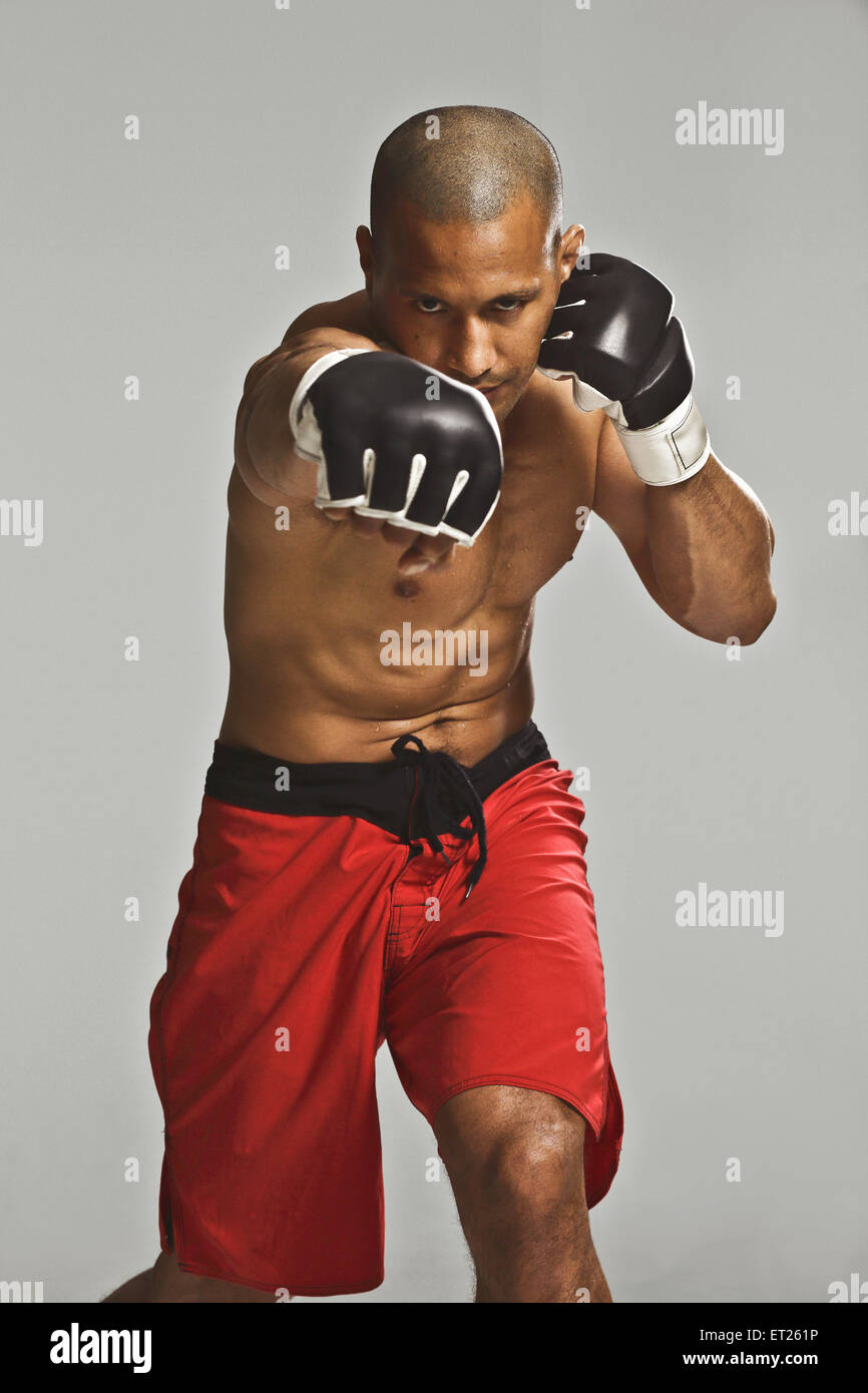 Fighting pose hi-res stock photography and images - Alamy