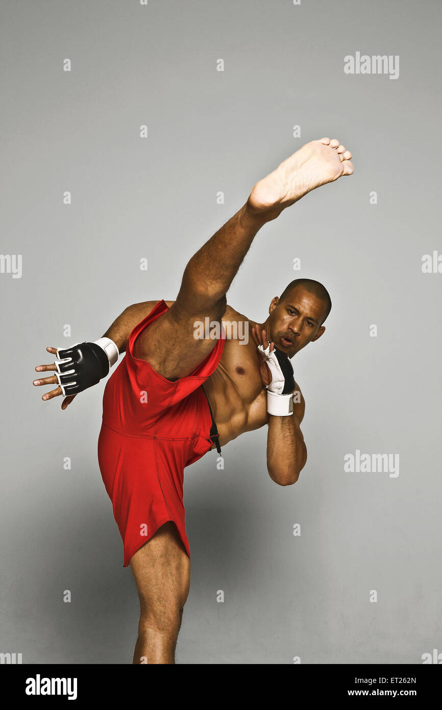 Bald male athlete in a fighting pose Stock Photo - Alamy
