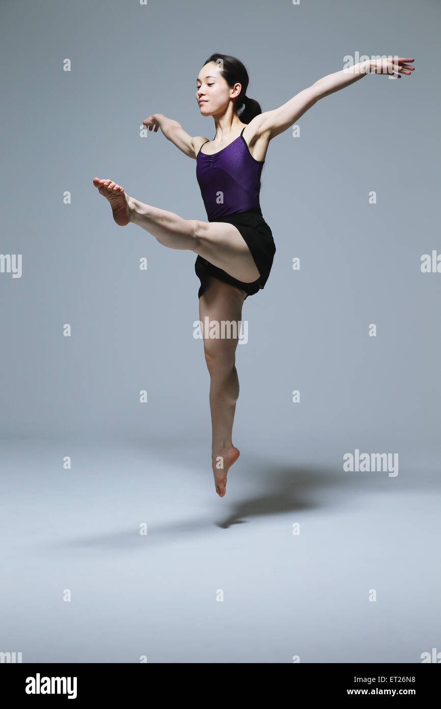 Japanese female dancer Stock Photo - Alamy