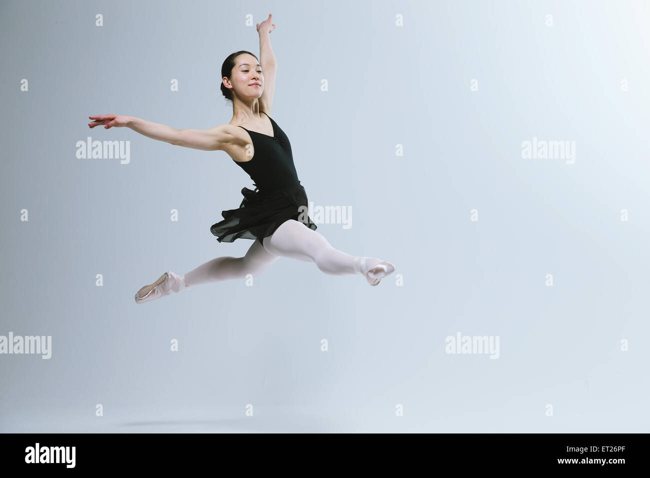 Japanese female dancer Stock Photo - Alamy