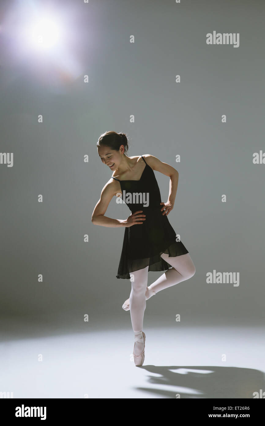 Japanese female dancer Stock Photo - Alamy