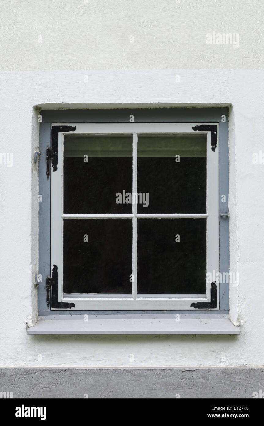 Vintage window hi-res stock photography and images - Alamy