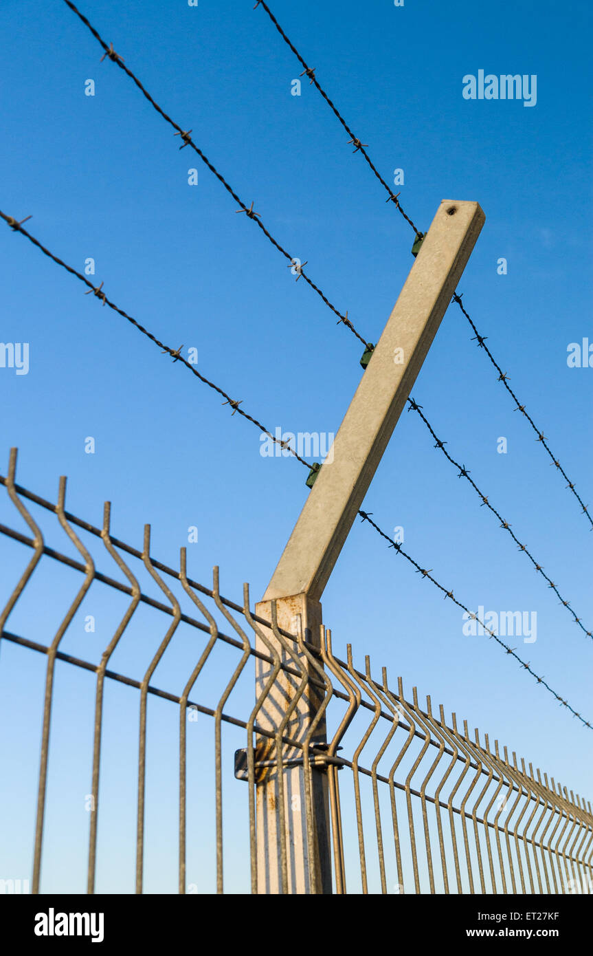 Security barbed wire hi-res stock photography and images - Alamy