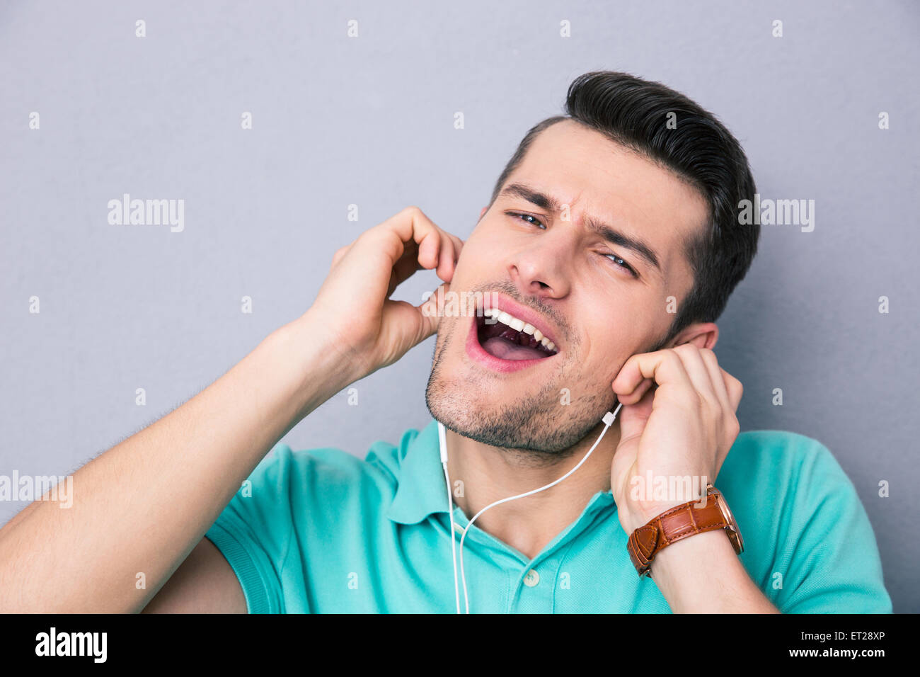 Screaming shouting singing yelling hi-res stock photography and images ...