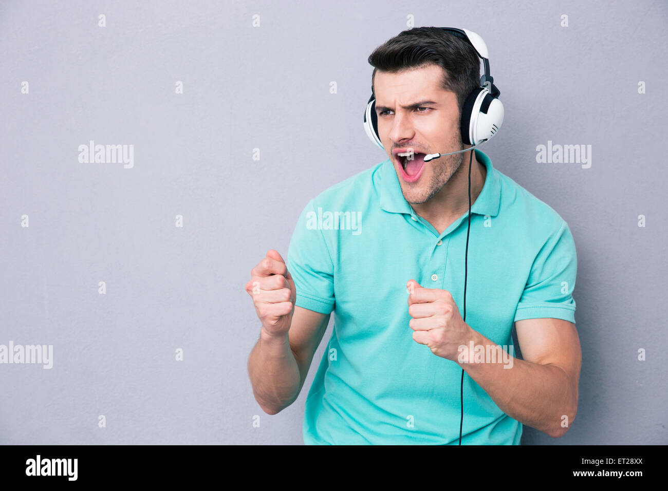 Man singing with headphones hi-res stock photography and images - Alamy