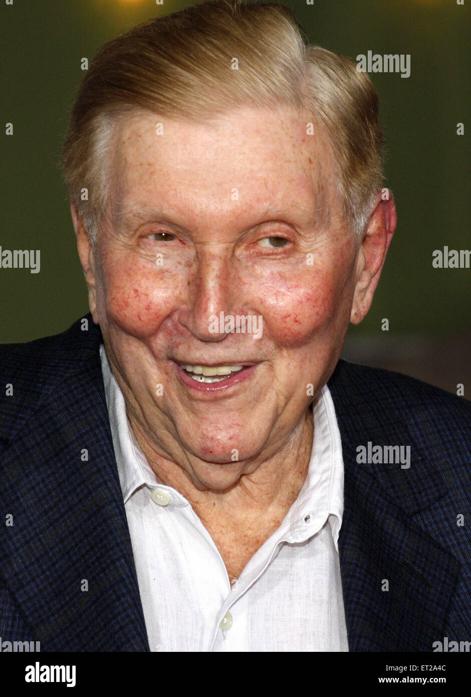 Sumner Redstone attends the Los Angeles Premiere of "The Heartbreak Kid ...