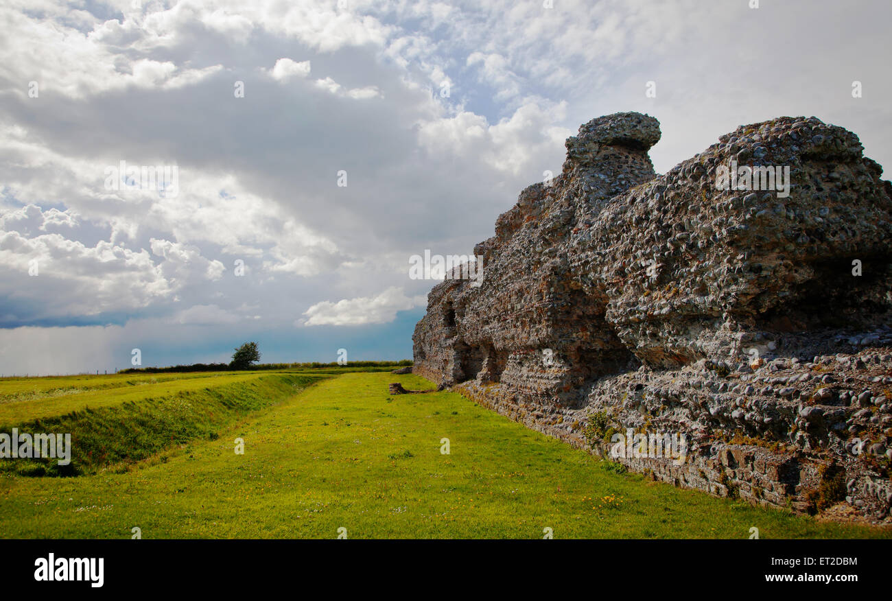 Ruins of Richborough Roman castle in Kent Stock Photo - Alamy